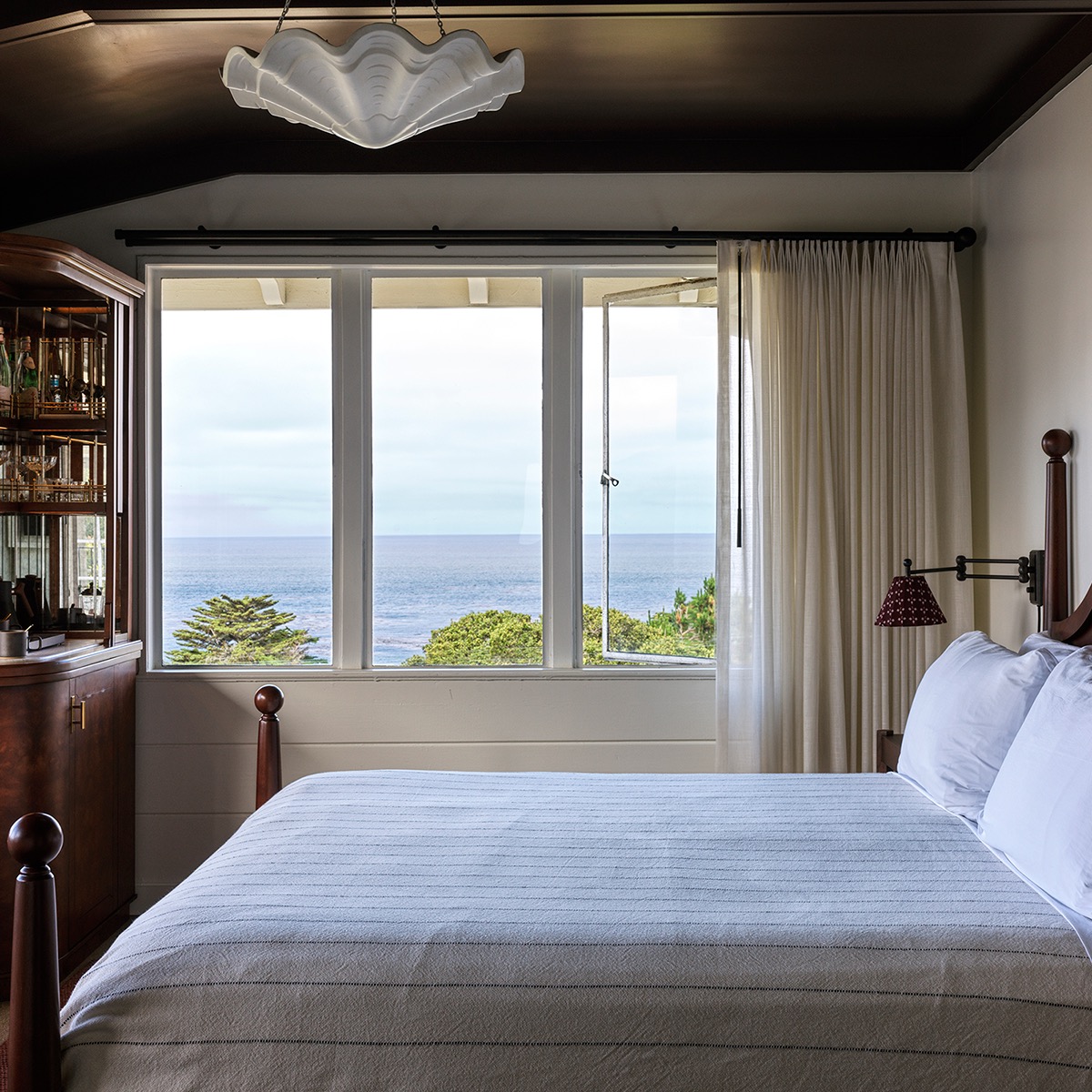Premier Ocean View Room - Coastal Elegance | La Playa Hotel